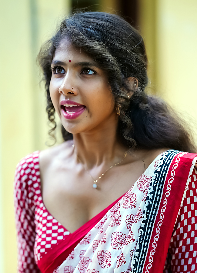 ఆర్జీవీ మెచ్చిన అందం.. కుర్రకారుకు మత్తెక్కిస్తున్న బ్యూటీ (ఫొటోలు) | Sri Lakshmi Satish Hot HD ...